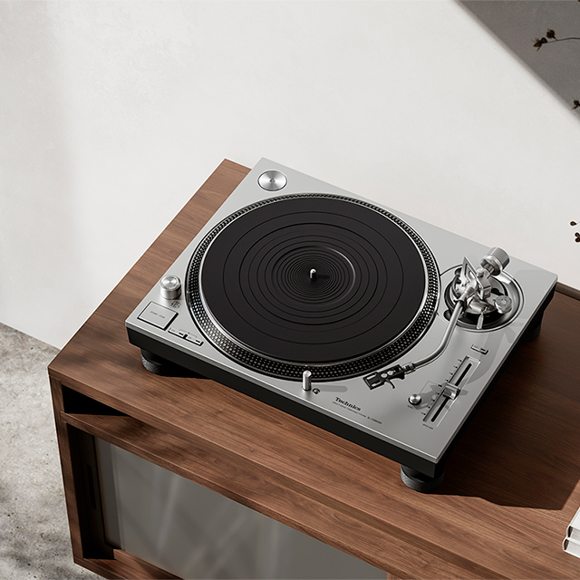 Technics unveils the next generation high-end turntables in its iconic ...